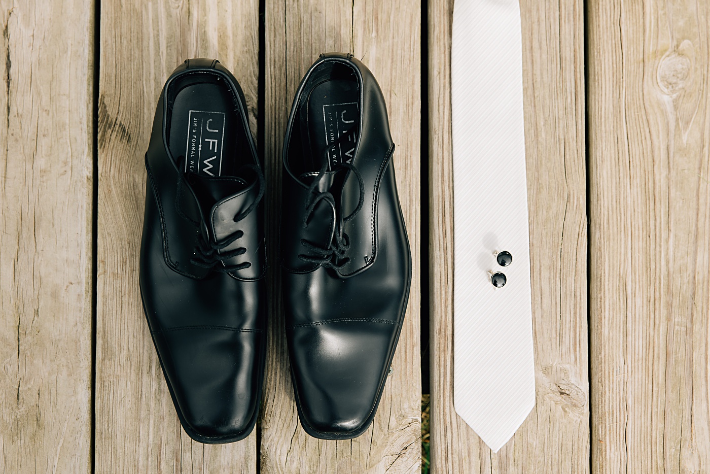 Rustic, Barn at Dunvilla Wedding | Shayla & Bryan - amberlangerud.com